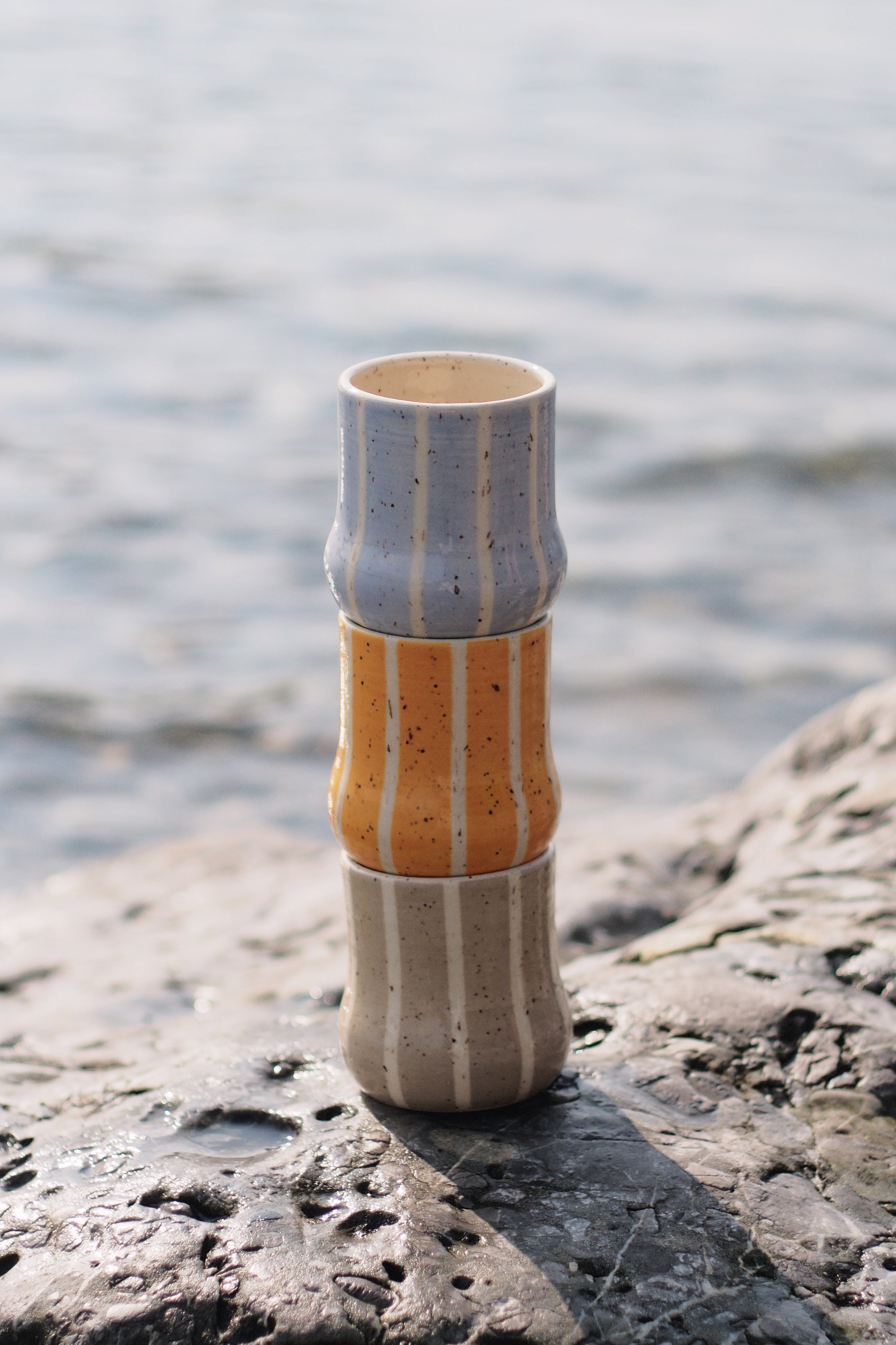 Tasse bombée rayée | cappuccino | Lapoteuse